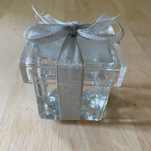 Accents | Glass Gift Box With Floating Silver Flakes Wrapped In Silver ...